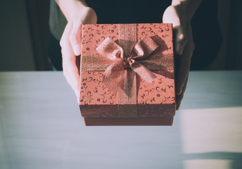 20 Impressive Goodbye Gift Ideas For Your Coworkers - ValiantCEO
